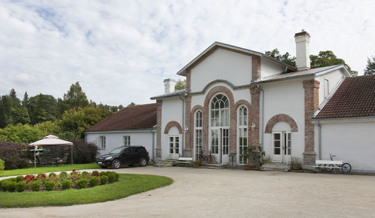 Macadam Driveway - Cost, Maintenance, Pros and Cons. - Paving Finder