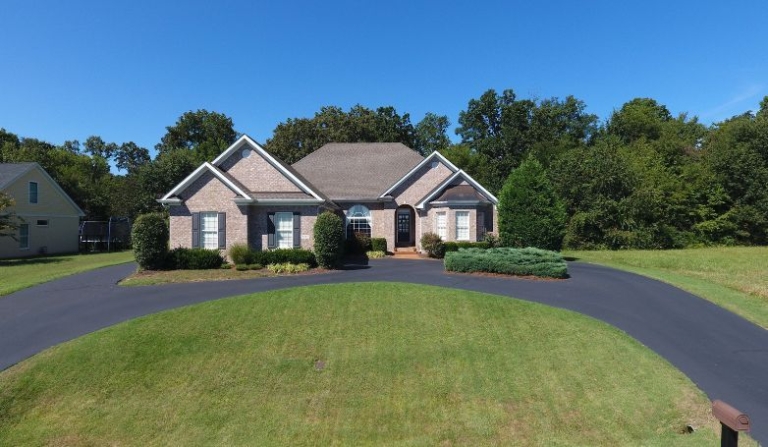 Circular Driveway - Installation, Shapes, Ideas, and More