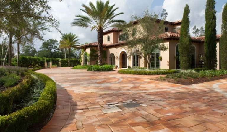 Half Circle Driveway - 30 Cutting-Edge Design Ideas
